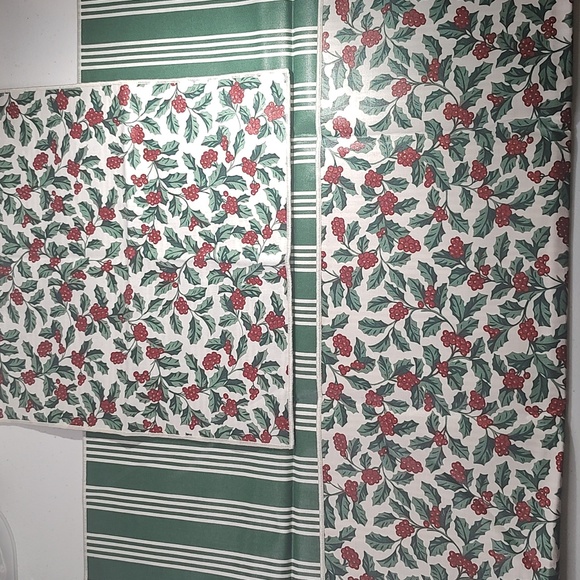 Longaberger | Accents | 2 Longaberger Reversible Table Squares Holly ...